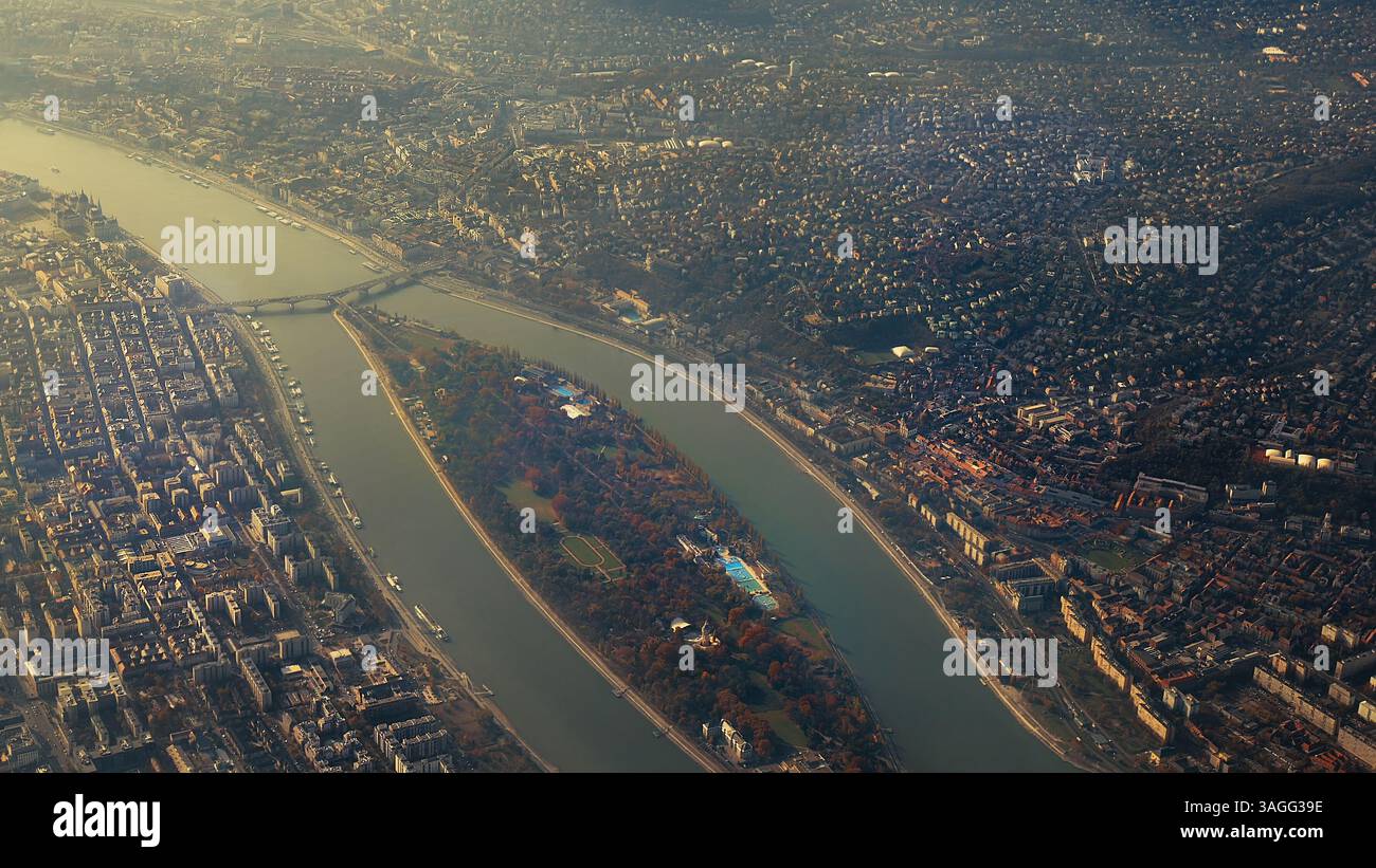 Beautiful morning flight over budapest hi-res stock photography and ...