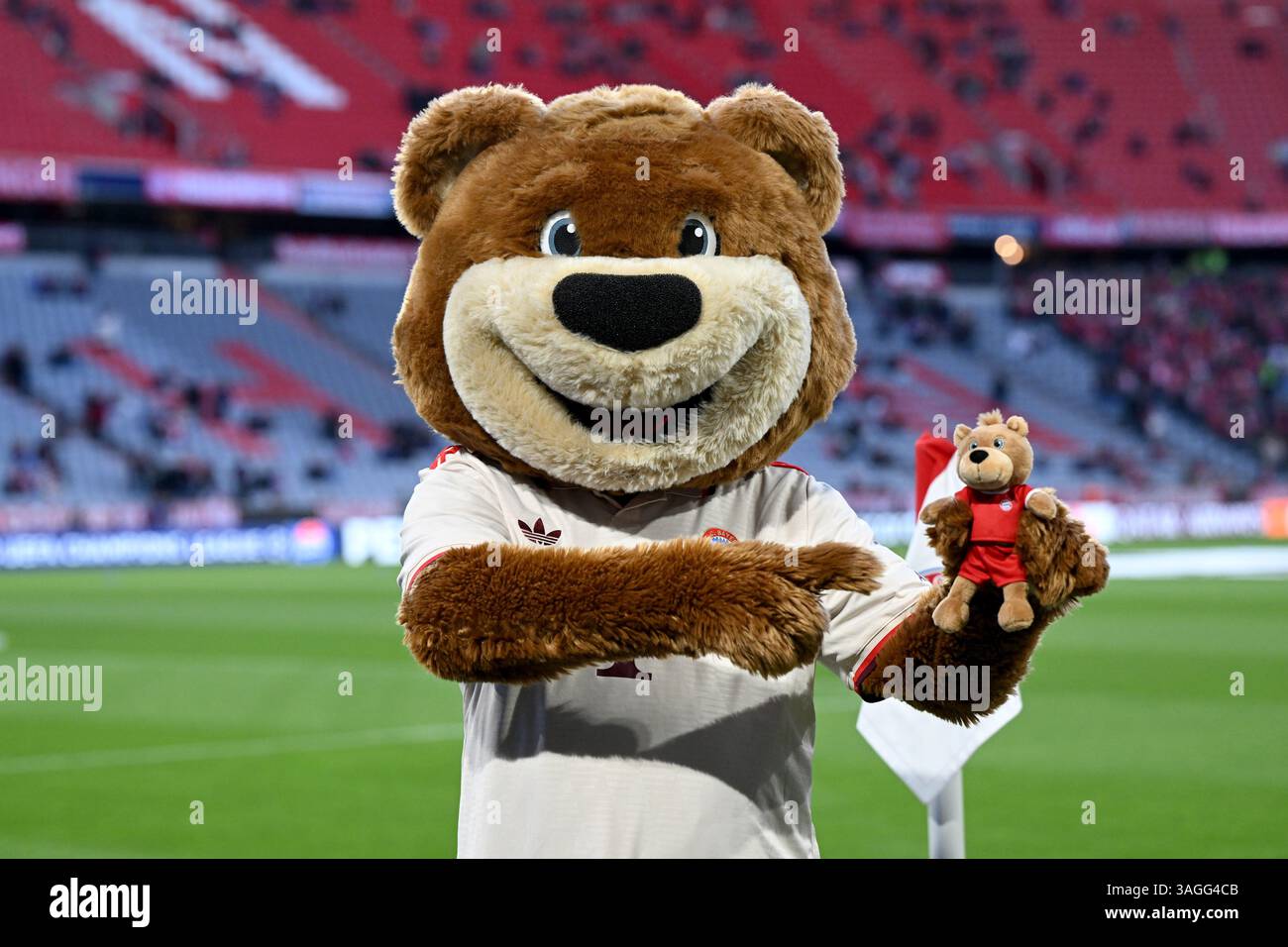 Munich, Germany. 08th Apr, 2025. Soccer, Champions League, FC Bayern ...