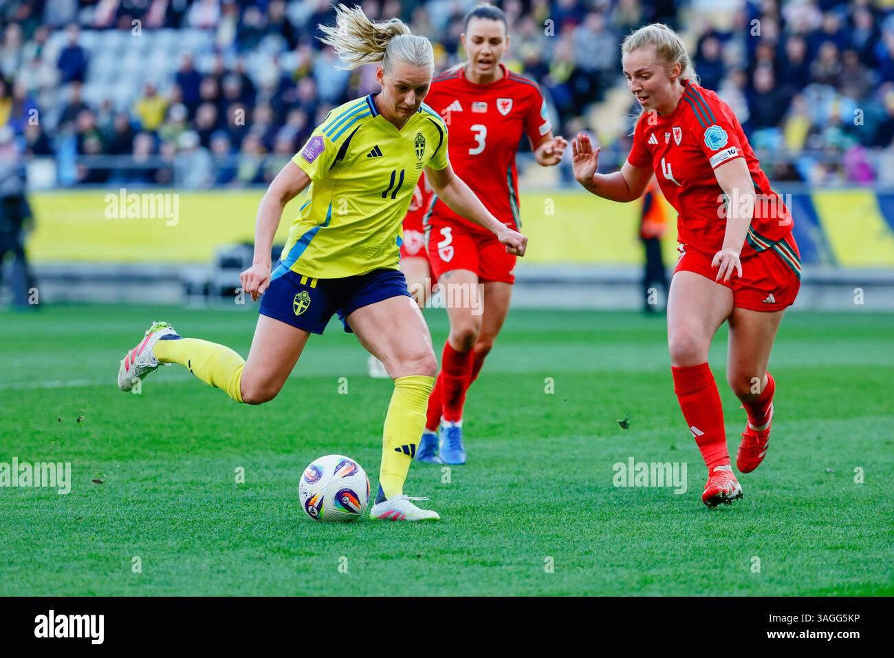 Sweden's Stina Blackstenius and Wales' Mayzee Davies during Tuesday's ...