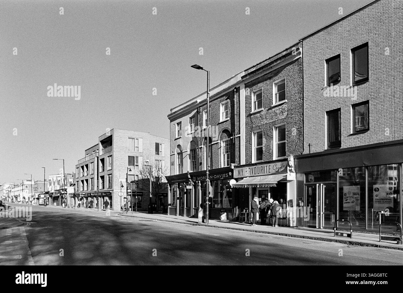 Islington n1 exterior outside london hi-res stock photography and ...