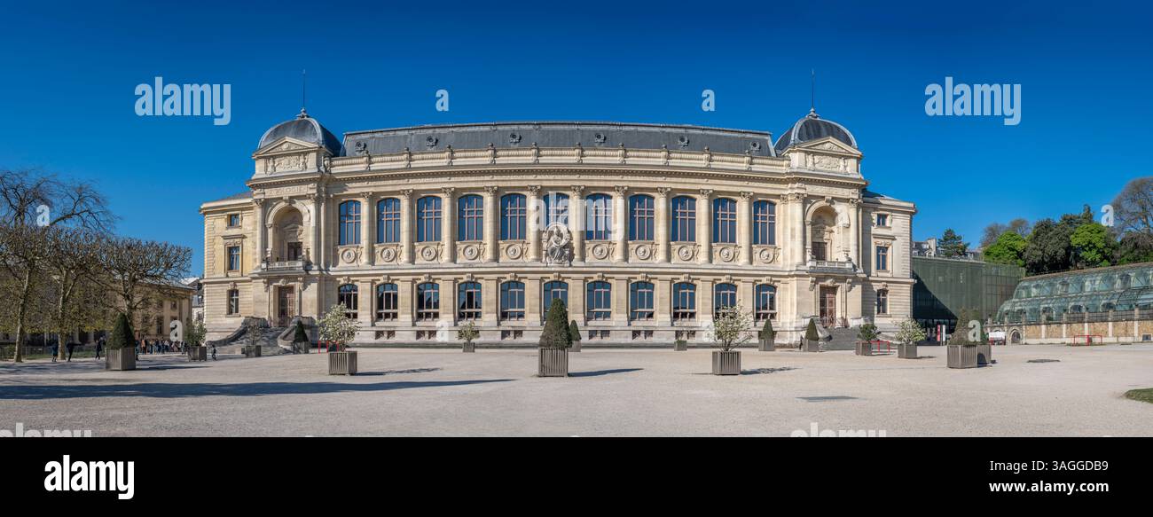 Paris, France - 04 05 2025: Jardin des plantes. Panoramic view the ...