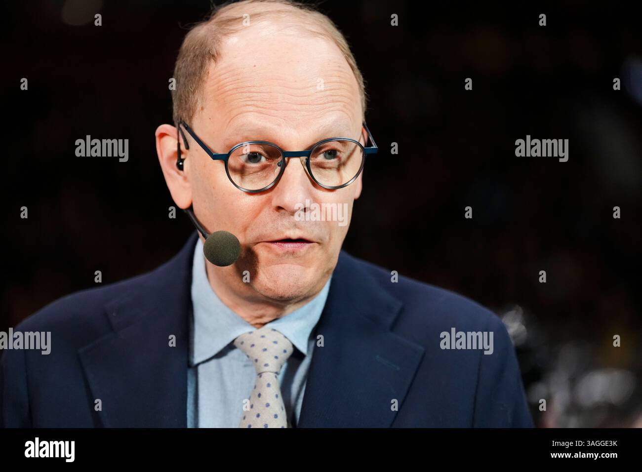 250408 Tv4's expertkommentator Lasse Granqvist under semifinal tre i SHL mellan Skellefteå och ...