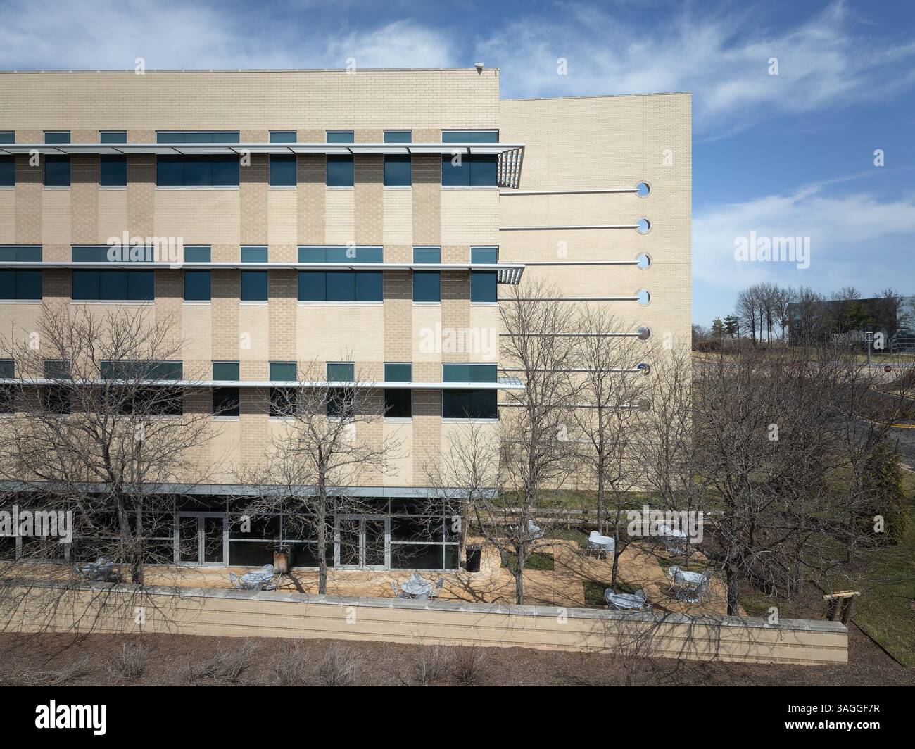 Brooks/WorldCom Building, Location: Town and Country MO, Architect ...