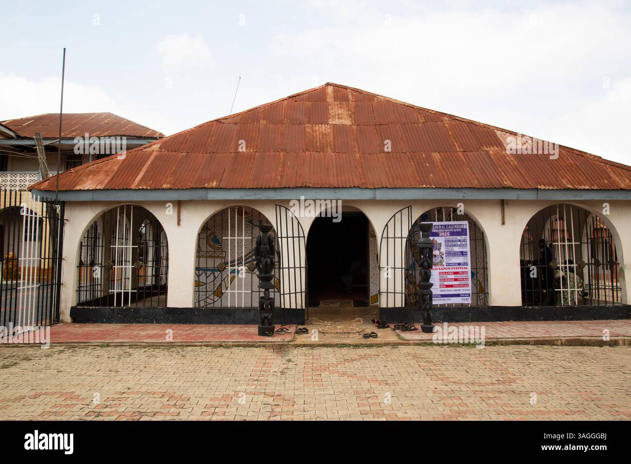 Oyo Alaafin Palace and its Arts built about 200 years ago by Atiba ...