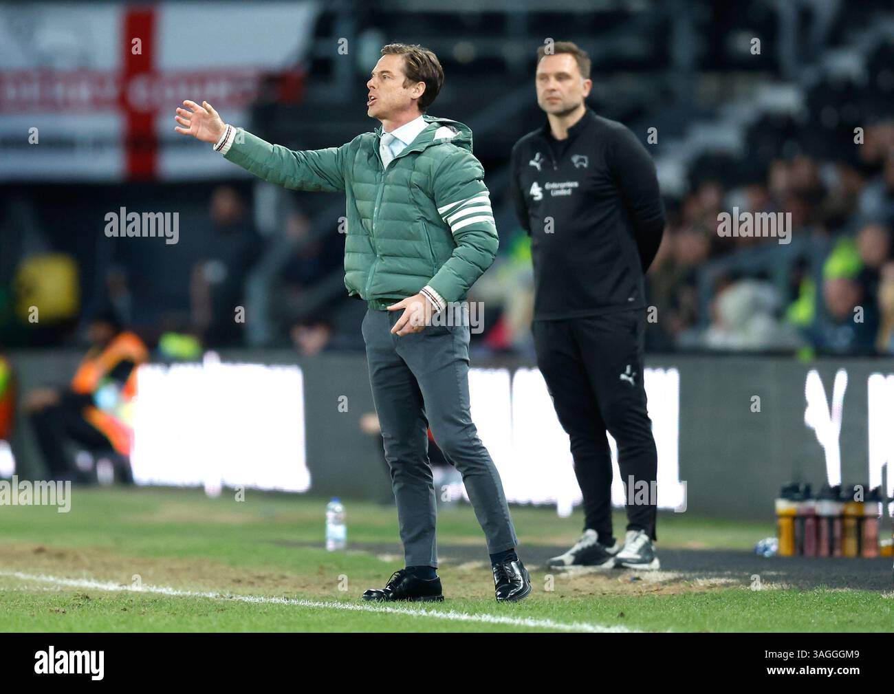 Burnley manager Scott Parker (left) and Derby County manager John ...
