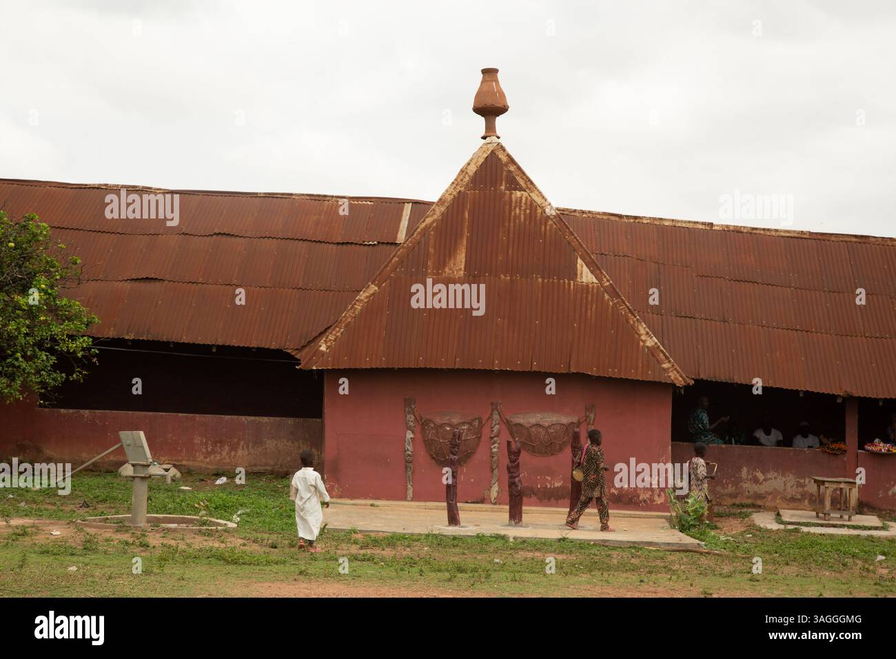 Oyo Alaafin Palace and its Arts built about 200 years ago by Atiba ...