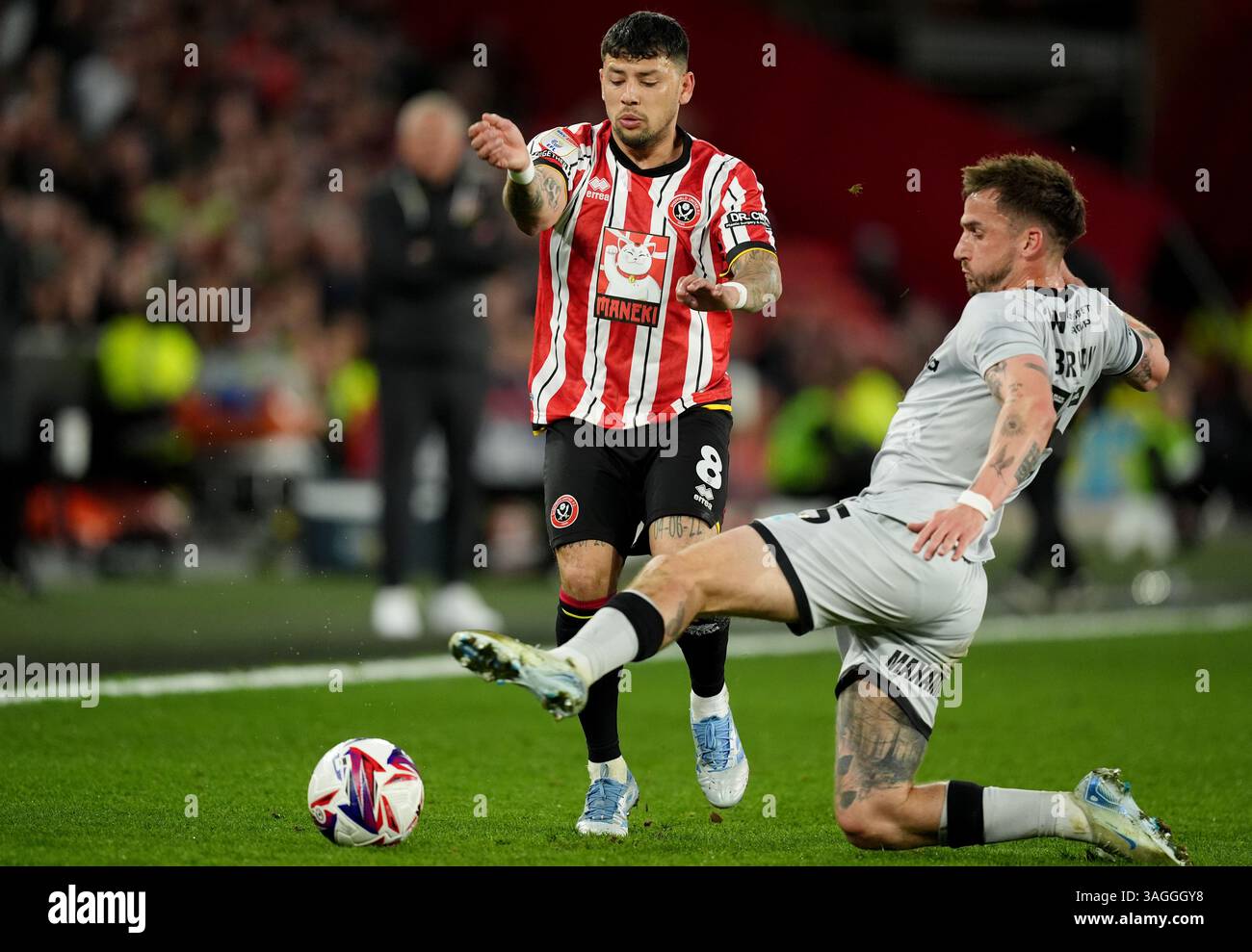 Millwall's Joe Bryan (right) and Sheffield United's Gustavo Hamer (left ...