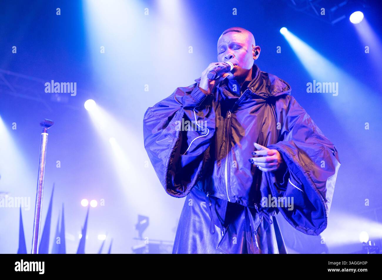 Skunk Anansie (frontwoman Skin) live in concert at Birmingham O2 ...