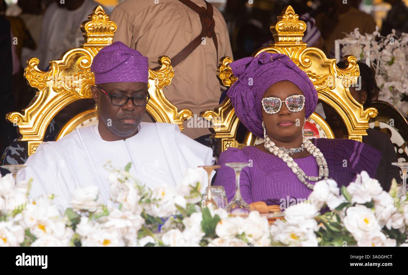 Oyo State Governor, Engr Oluwaseyi Makinde and wife after presenting ...