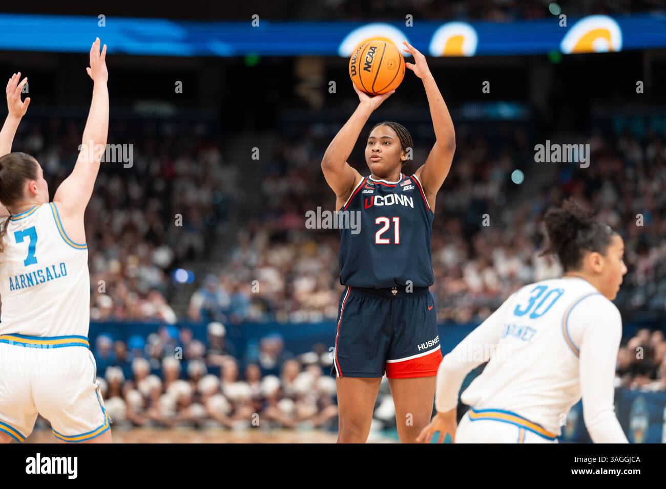 Tampa, USA. 04th Apr, 2025. UConn Huskies forward Sarah Strong (21 ...