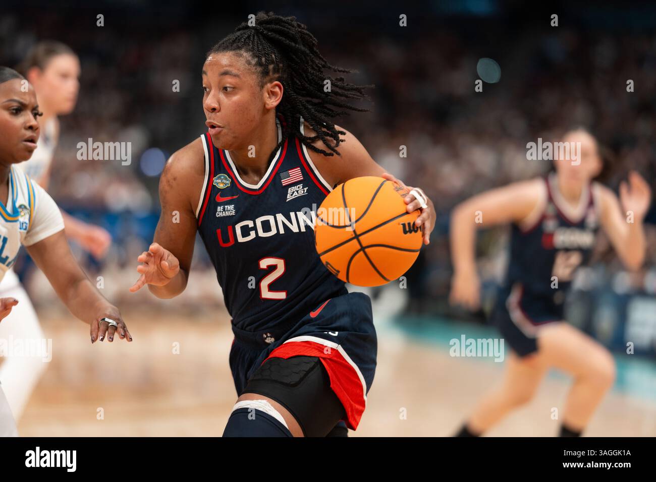Tampa, USA. 04th Apr, 2025. UConn Huskies guard KK Arnold (2) drives ...