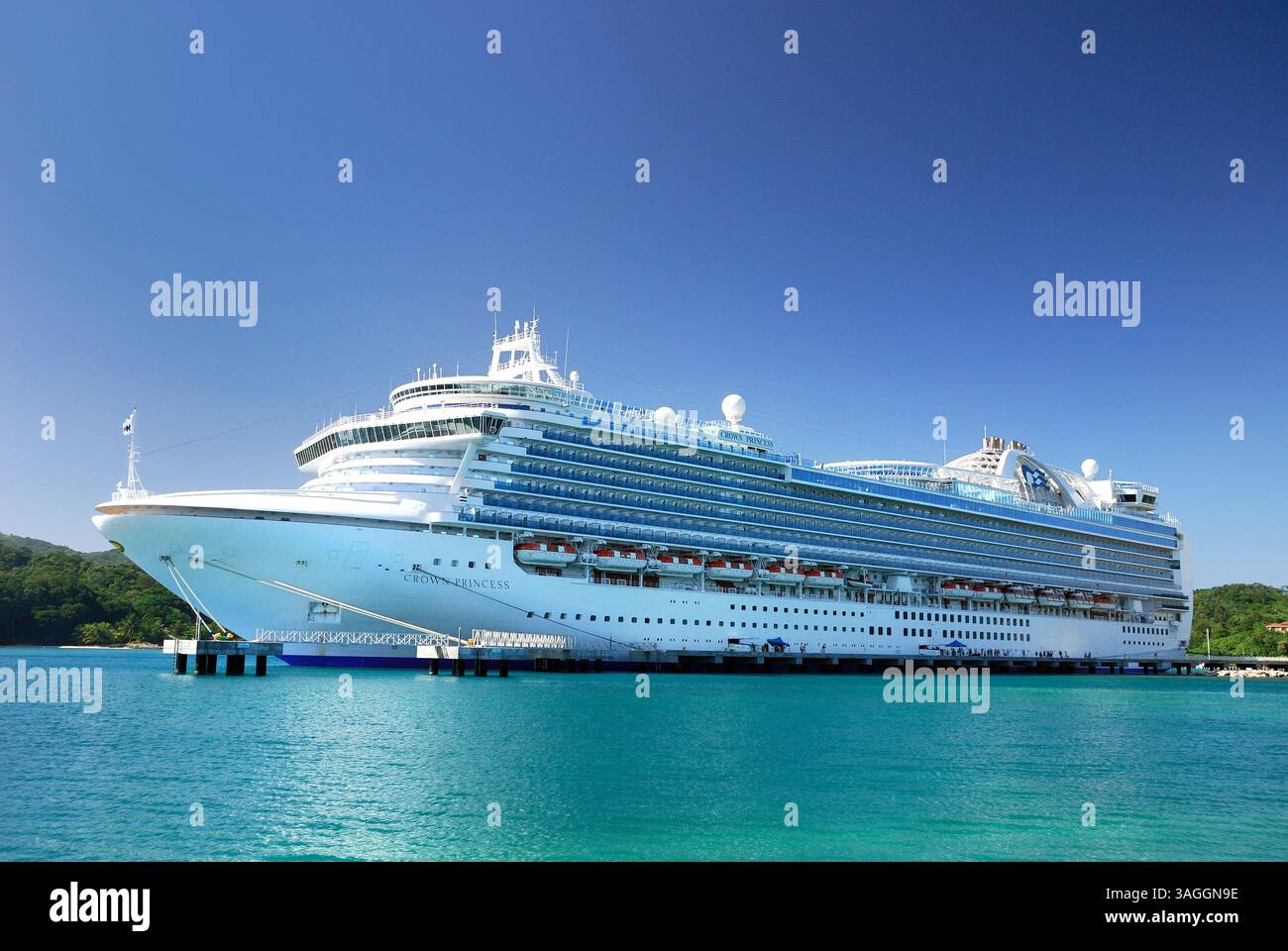 A mega size cruise ship at Port Stock Photo - Alamy