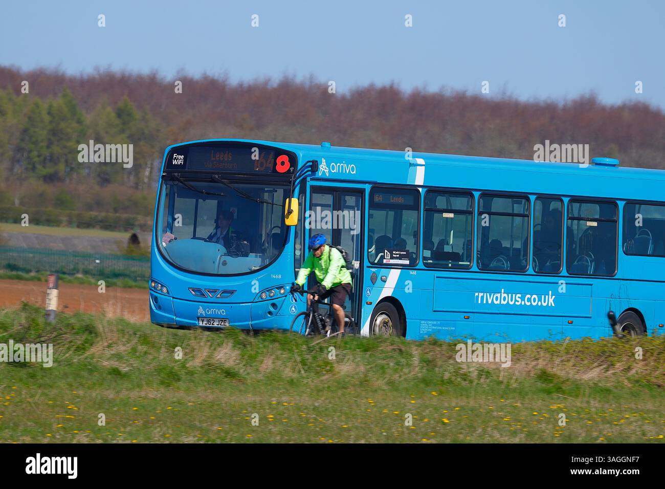 Arriva 164 Bus to Leeds travelling along the B1222 near Sherburn In ...