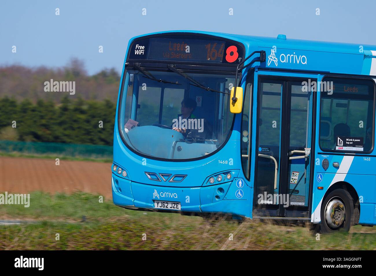164 leeds bus hi-res stock photography and images - Alamy