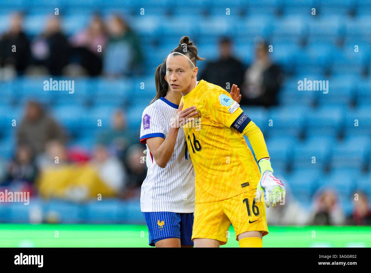 Oslo, Norway. 08th Apr, 2025. Oslo, Norway, April 8th 2025: Goalkeeper ...