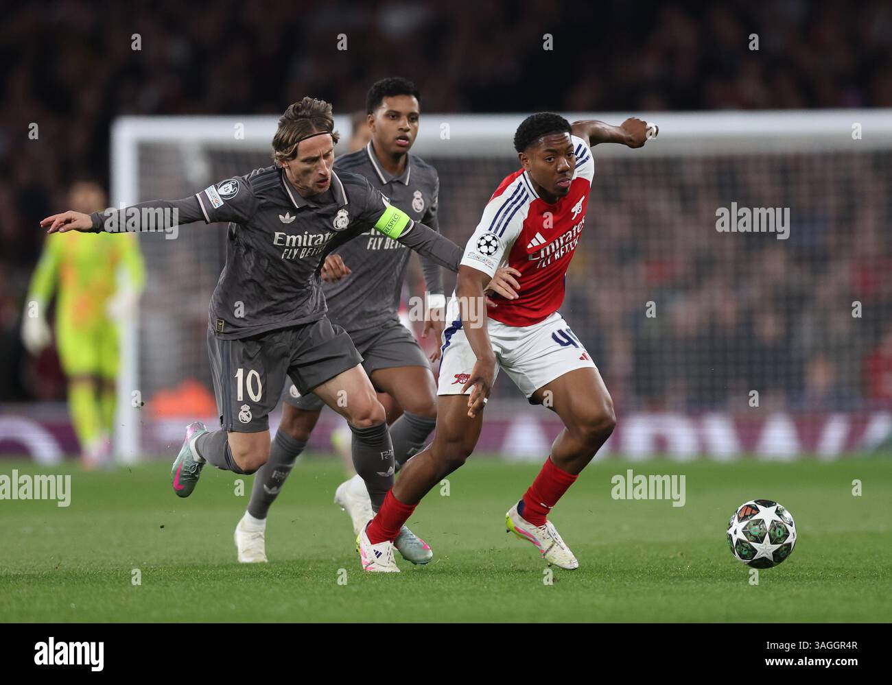 London, UK. 8th Apr, 2025. Myles Lewis-Skelly of Arsenal escapes Luka ...