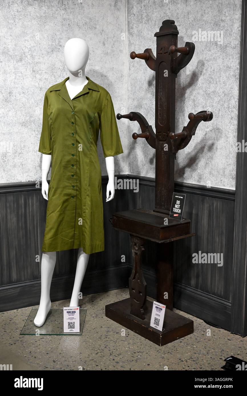 All in the Family Jean Stapleton “Edith Bunker” housedress and Bunker ...