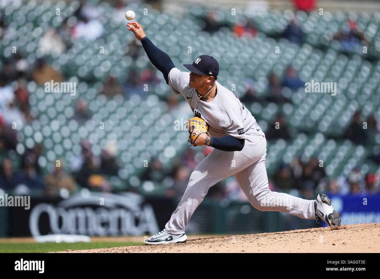New York Yankees pitcher Fernando Cruz throws against the Detroit ...