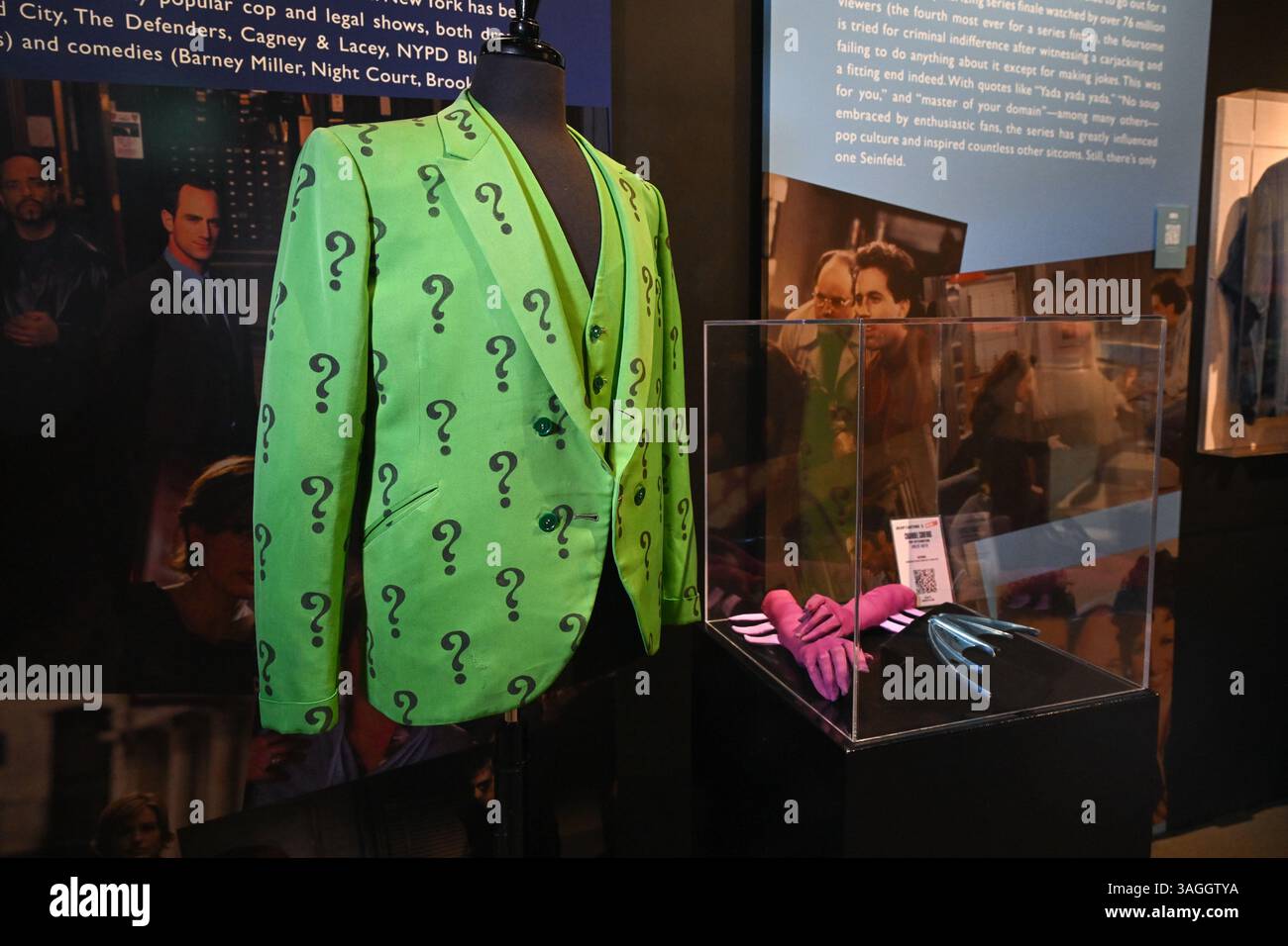 Batman original 1960s television series Bat-O-Rang prop used by Burt ...