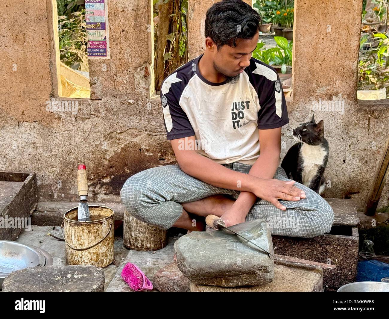 Street salesman and his cat, Chattogram, Bangladesh Stock Photo - Alamy