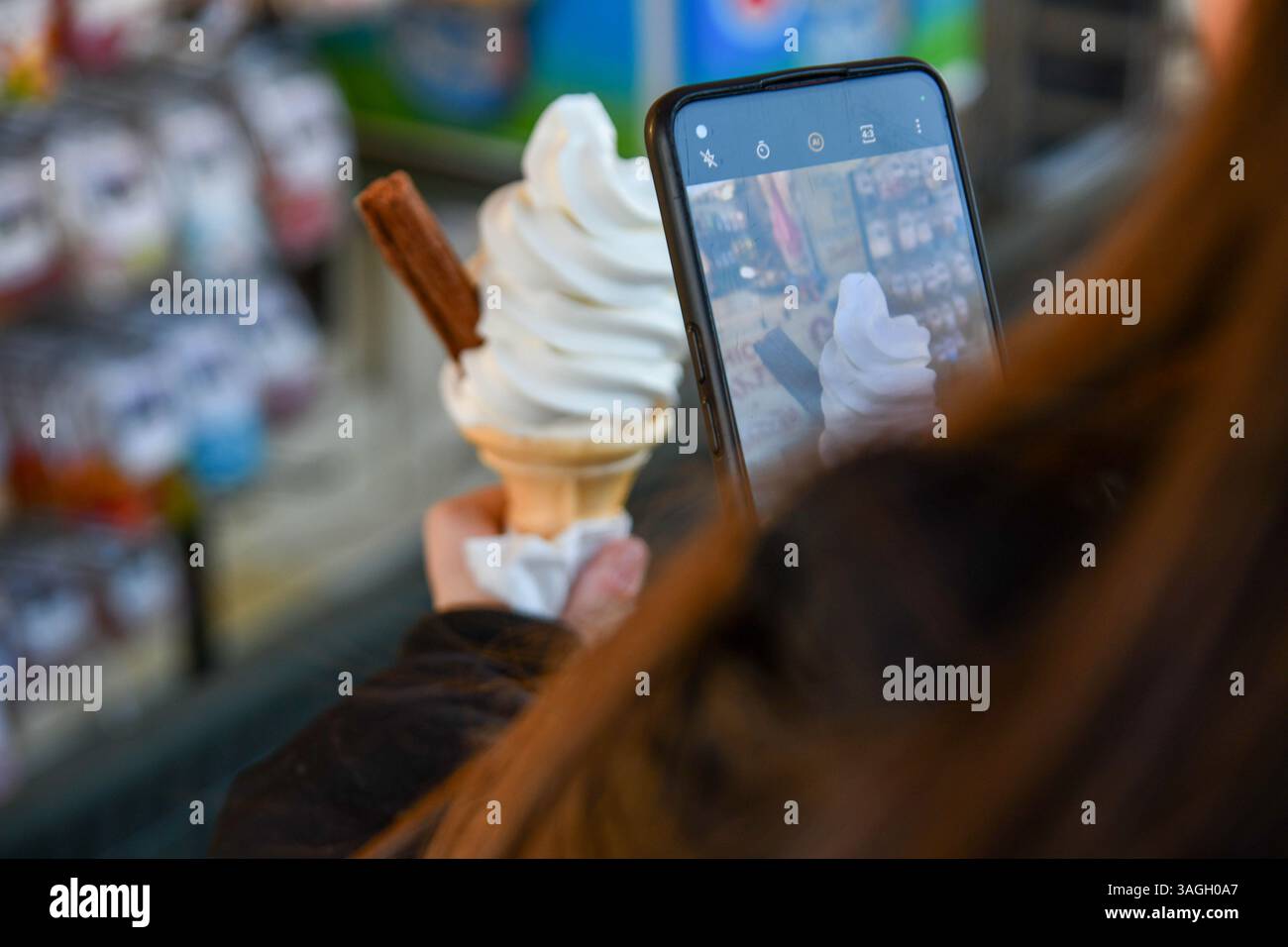 ice cream on a phone screen Stock Photo - Alamy