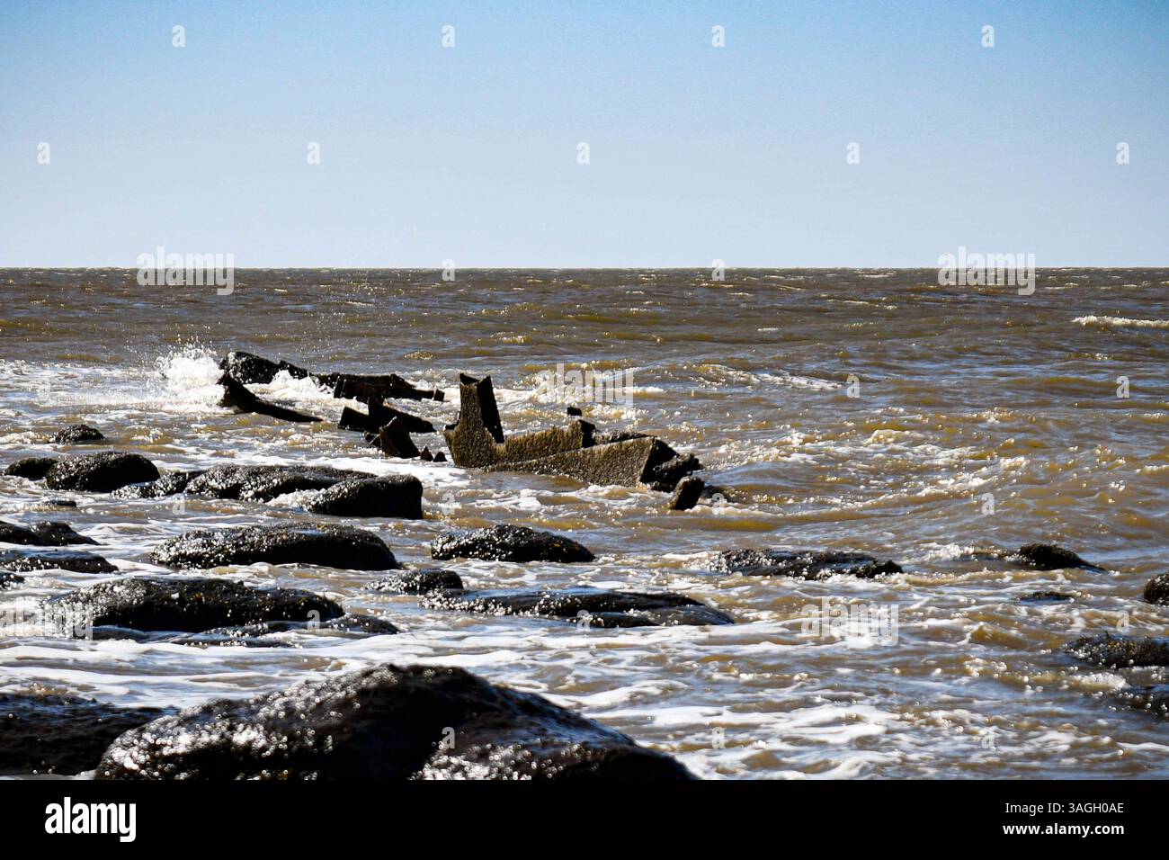 ship reck sinking Stock Photo - Alamy