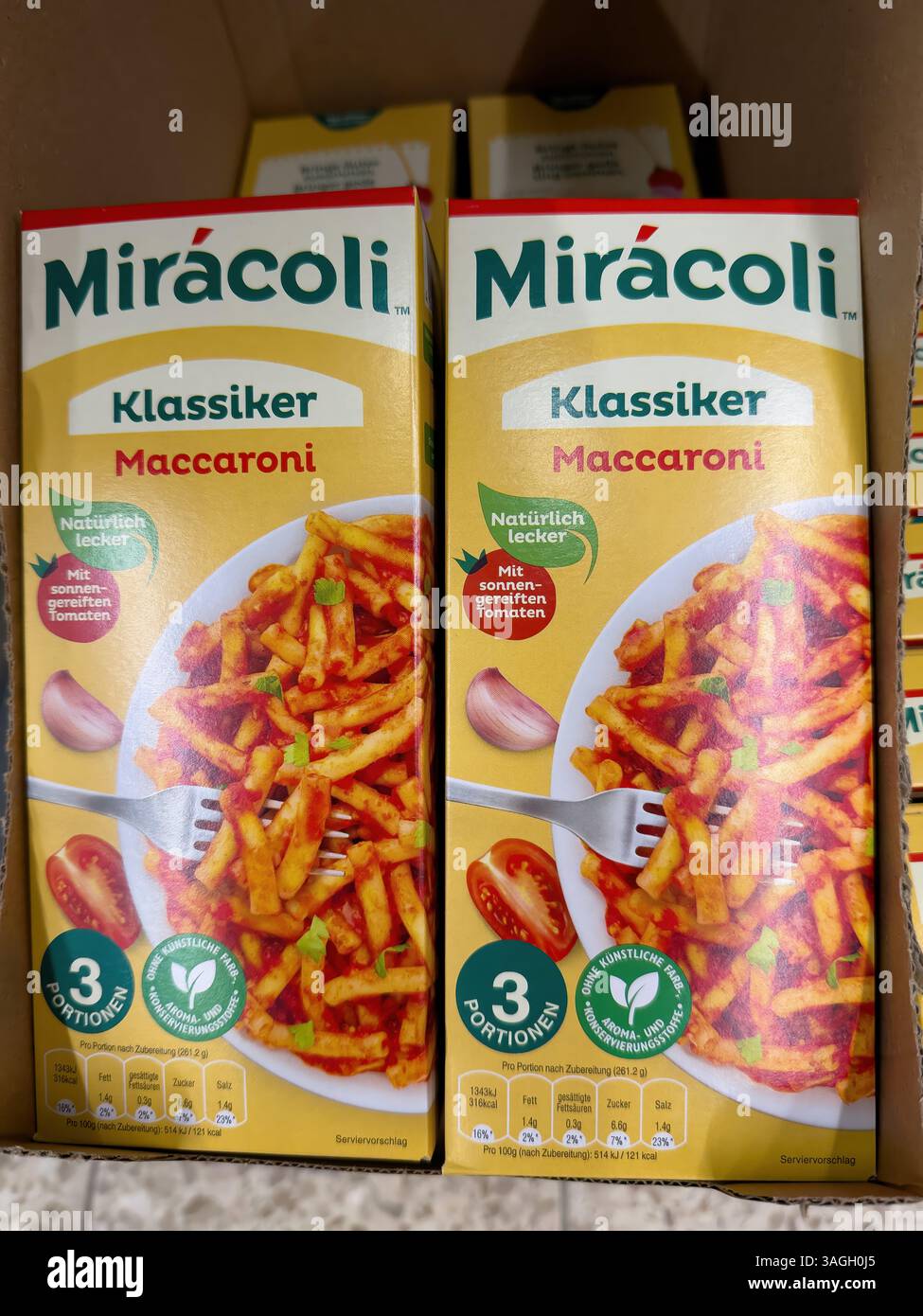 A box of Miracoli's classic macaroni featuring a rich tomato sauce ...