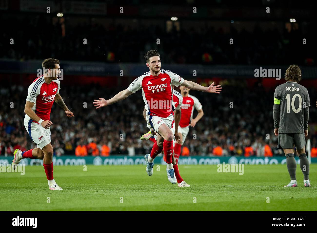 Declan Rice of Arsenal celebrates his goal to make it 1-0 during the ...