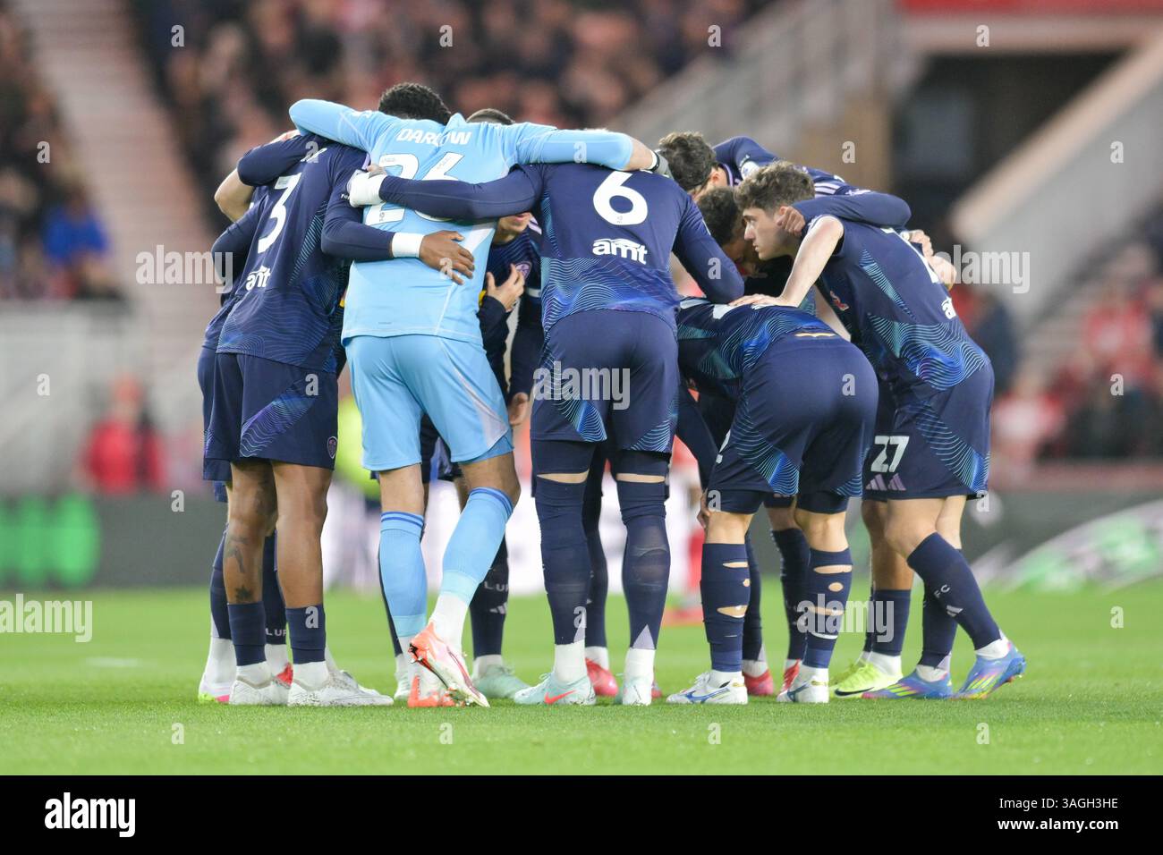 Leeds pre match huddle during the Sky Bet Championship match between ...