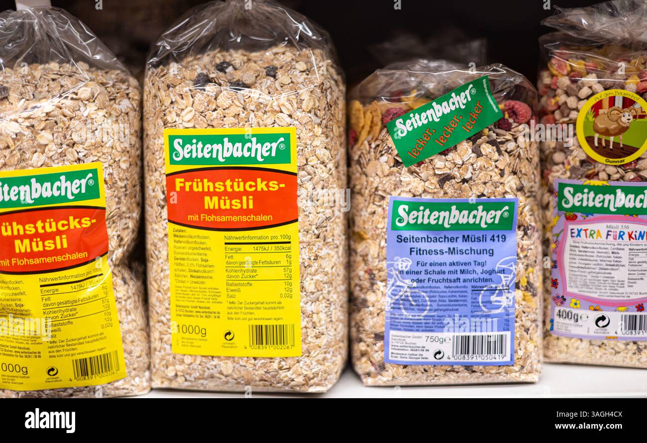 This image shows Seitenbacher Fruehstuecks-Muesli displaying various ...
