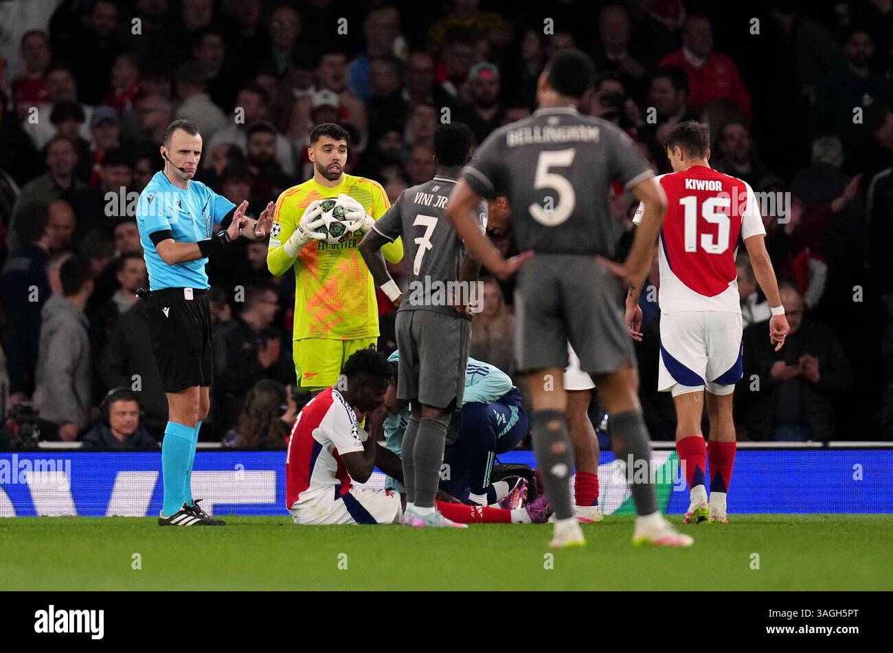 Arsenal's Bukayo Saka receives treatment before going off injured ...