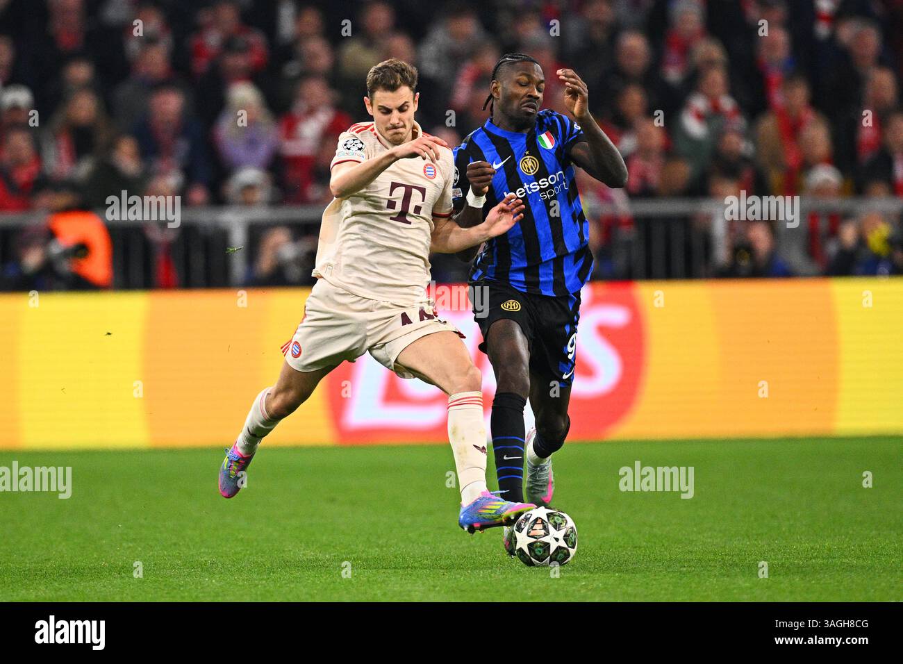 08 April 2025, Bavaria, Munich: Soccer, Champions League, FC Bayern ...
