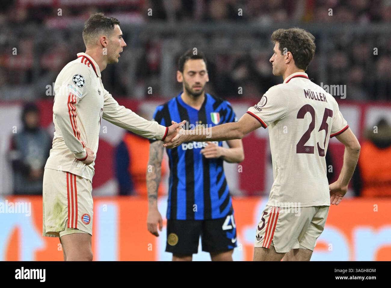 08 April 2025, Bavaria, Munich: Soccer, Champions League, FC Bayern ...