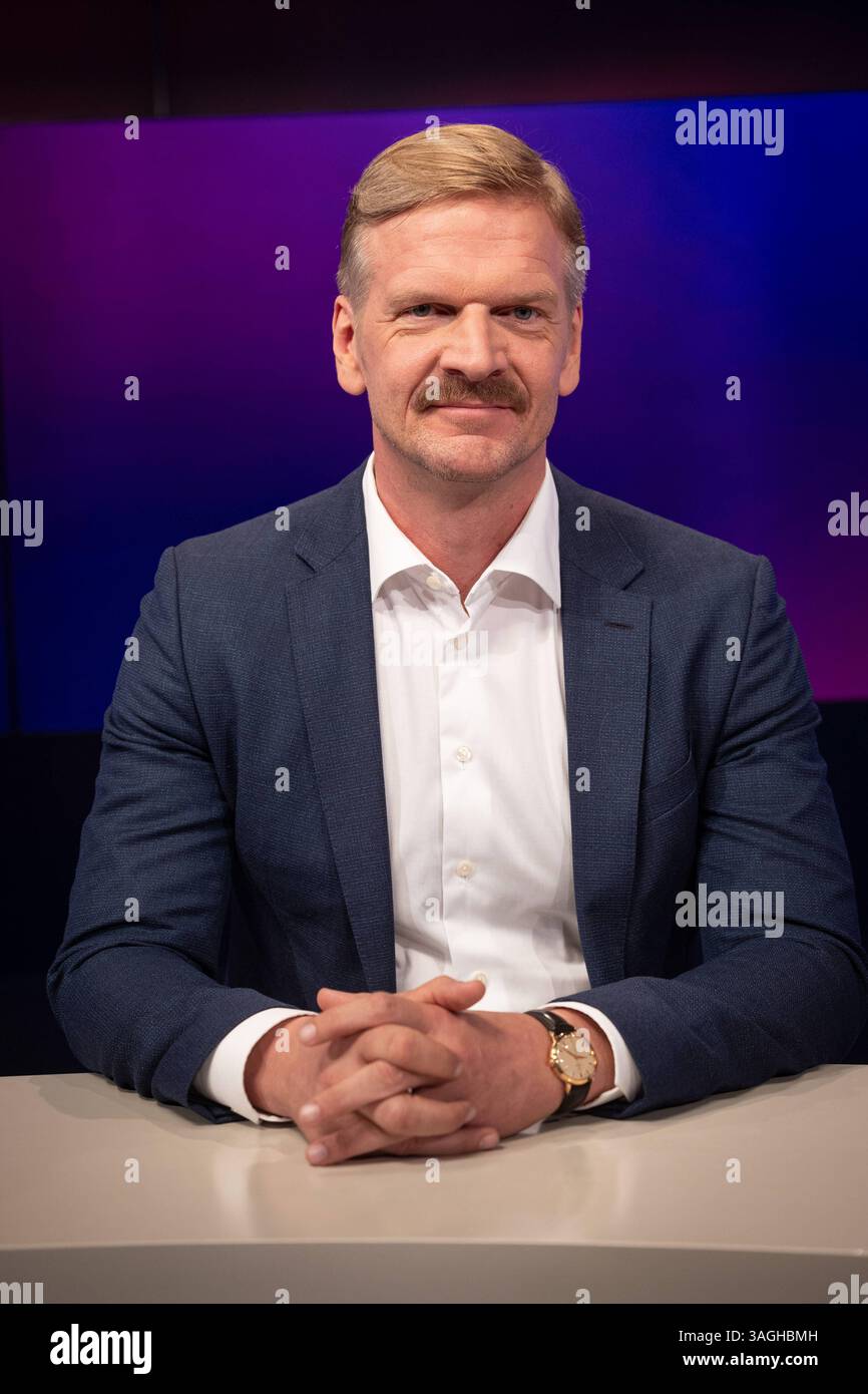 Fototermin MAISCHBERGER 08.04.2025 Markus Preiß ARD-Hauptstadtstudio Presse-Fototermin zur ...