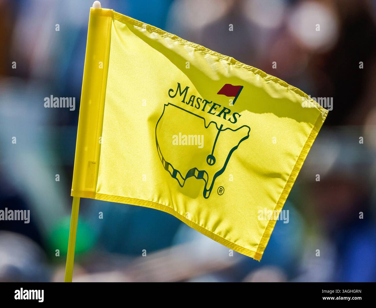 Augusta, United States. 08th Apr, 2025. A Masters pin flag flutters in ...