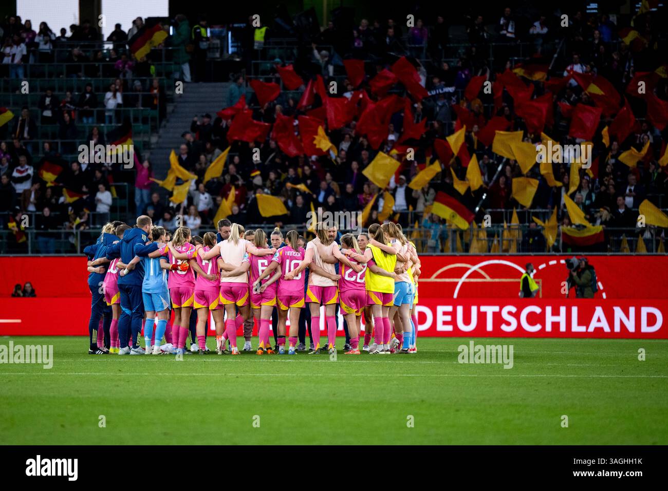 Emma Watson (Schottland, #07), Chelsea Cornet (Schottland, #06), Kirsty ...