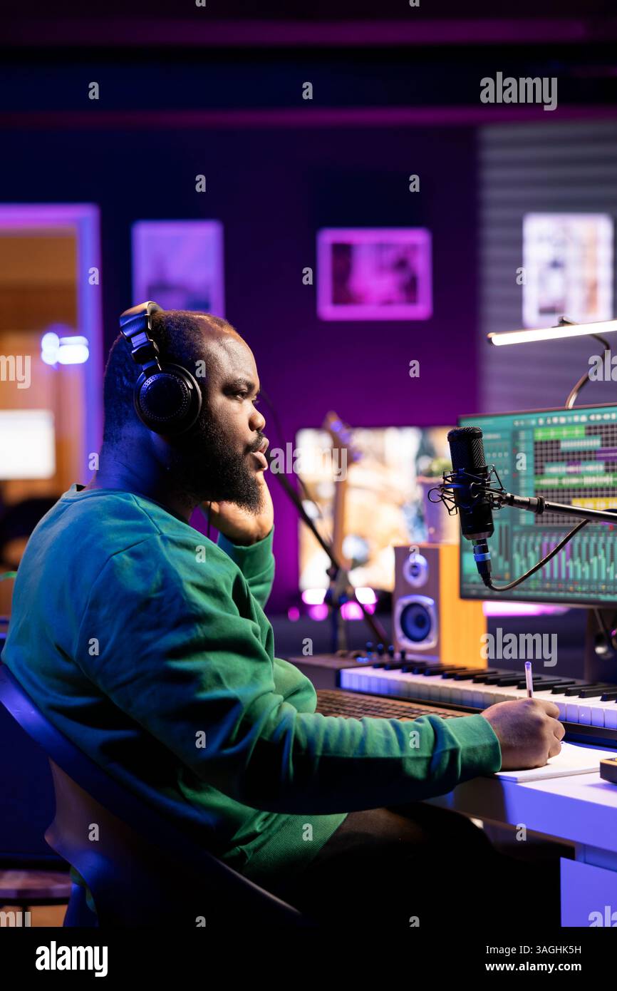 Sound technician writing notes hi-res stock photography and images - Alamy