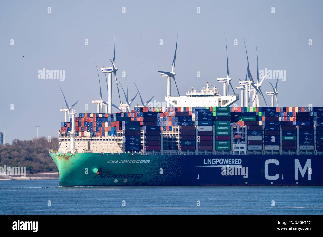 Einfahrt zum Seehafen von Rotterdam, CMA CGM Concorde ...