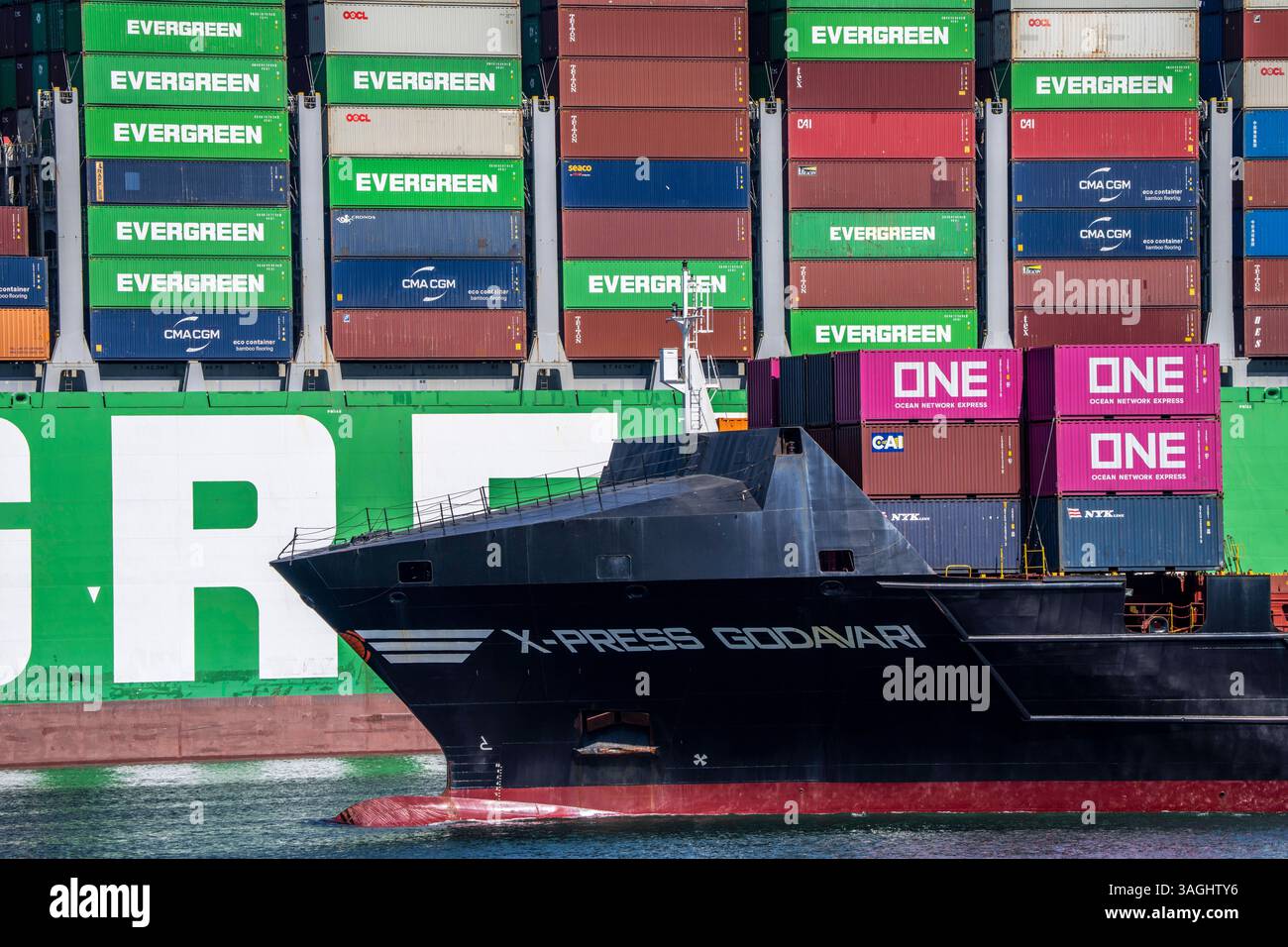 Container Frachter Ever Atop an seinen Liegeplatz am Hutchison Ports ...