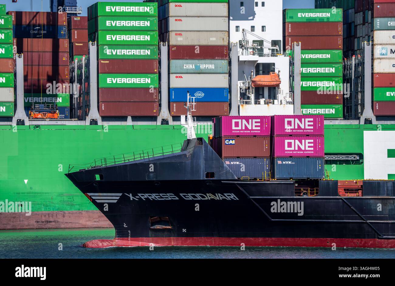 Container Frachter Ever Atop an seinen Liegeplatz am Hutchison Ports ...