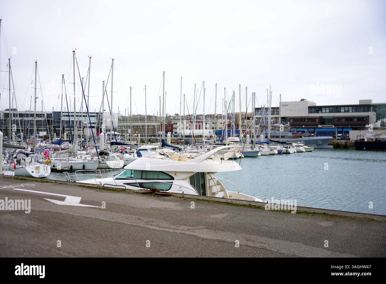 Marinafront hi-res stock photography and images - Alamy