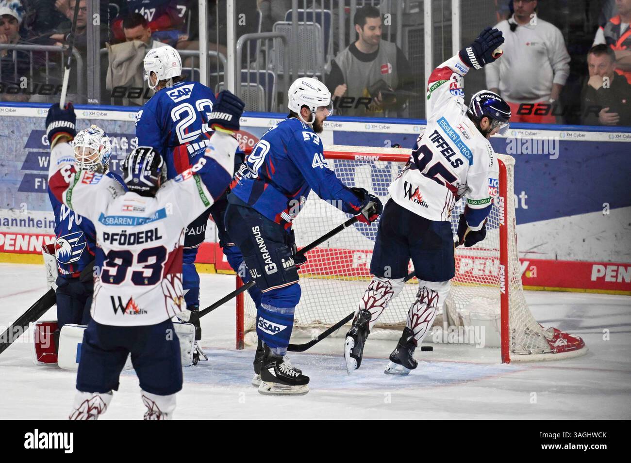 08.04.2025, SAP Arena, Mannheim, GER, DEL, Playoff, Halbfinale, Adler ...