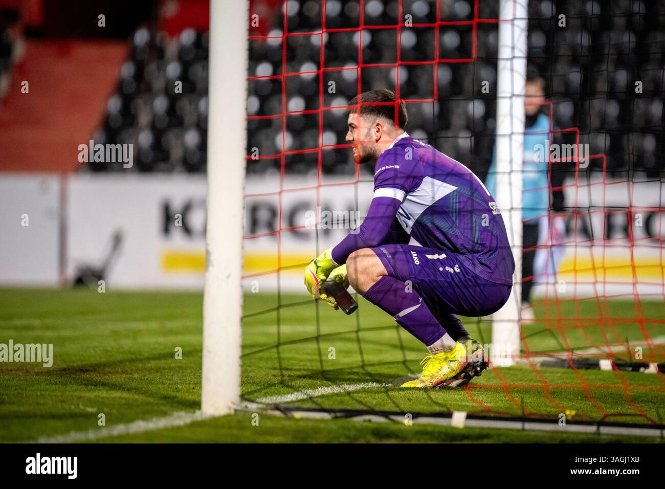 Aspach, Deutschland. 08th Apr, 2025. Entt?uschte Stuttgarter Spieler auf dem Platz 3. Liga: VfB ...