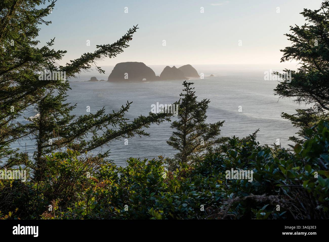 Arch cape hi-res stock photography and images - Alamy