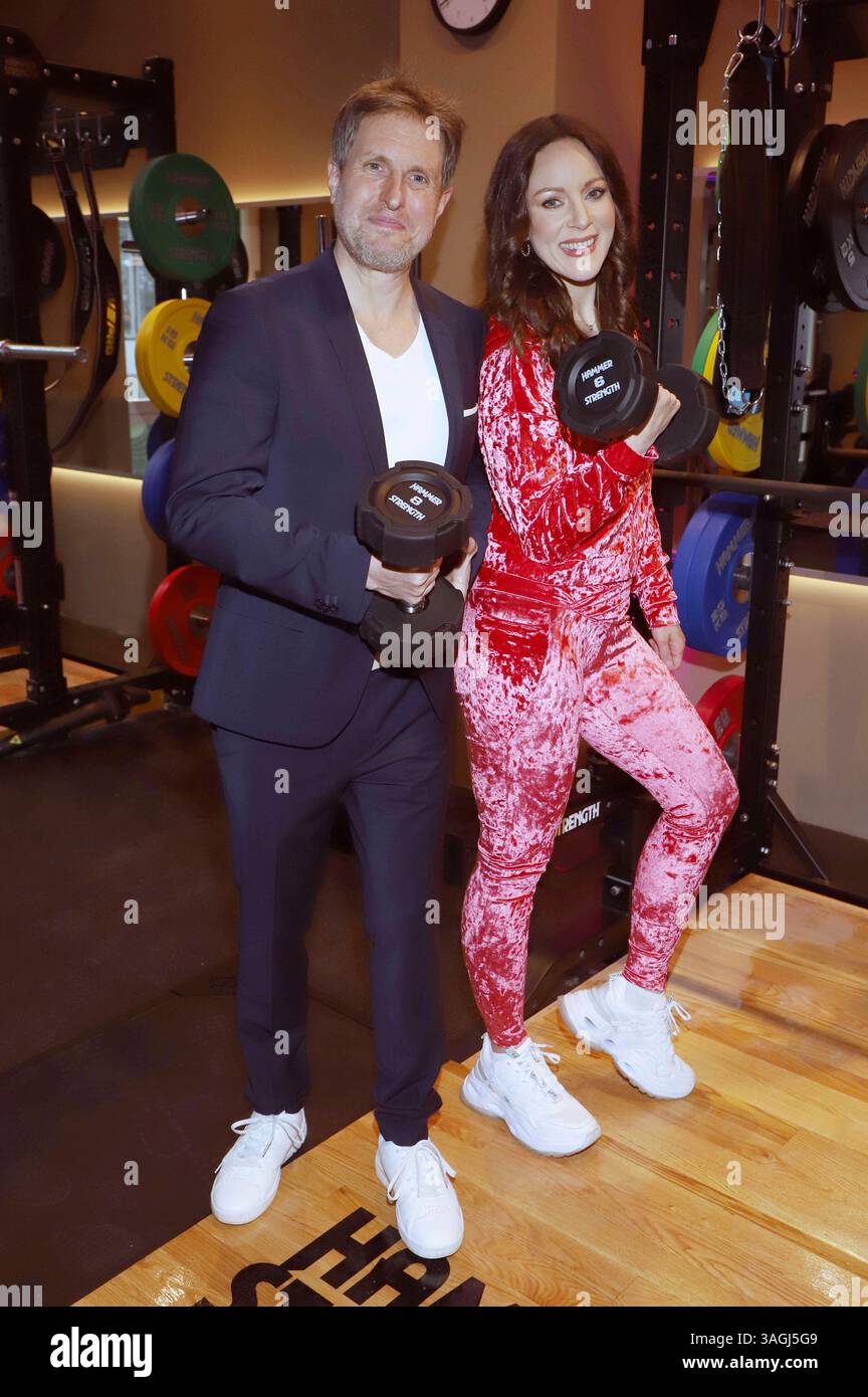 Alexander Sosa und Jasmin Wagner bei der Eröffnung des Sports Clubs ...