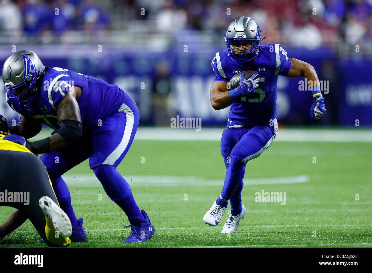 ST. LOUIS, MO - APRIL 06: St. Louis Battlehawks running back Jacob ...