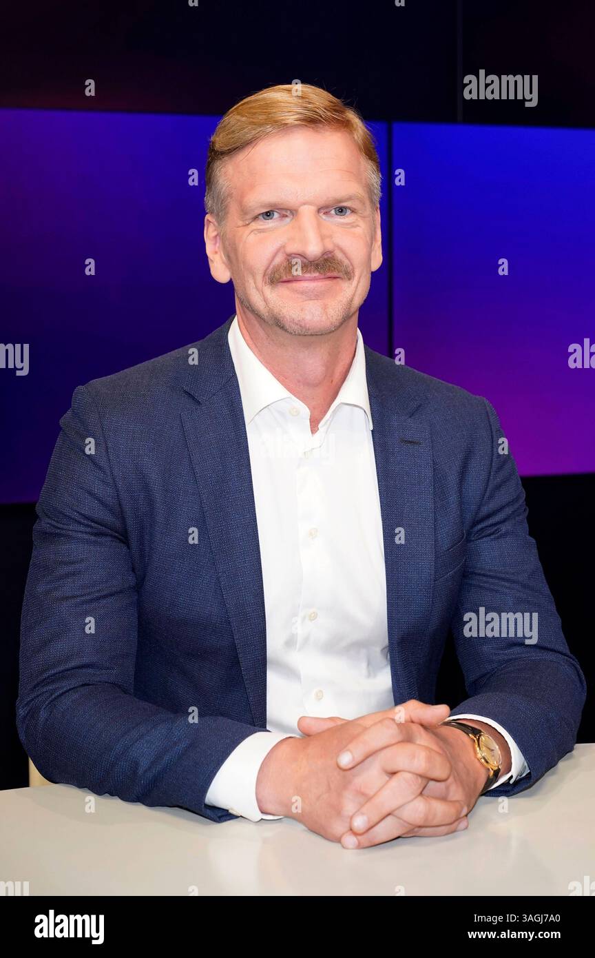 Gordon Repinski in der ARD-Talkshow maischberger im Studio Berlin ...