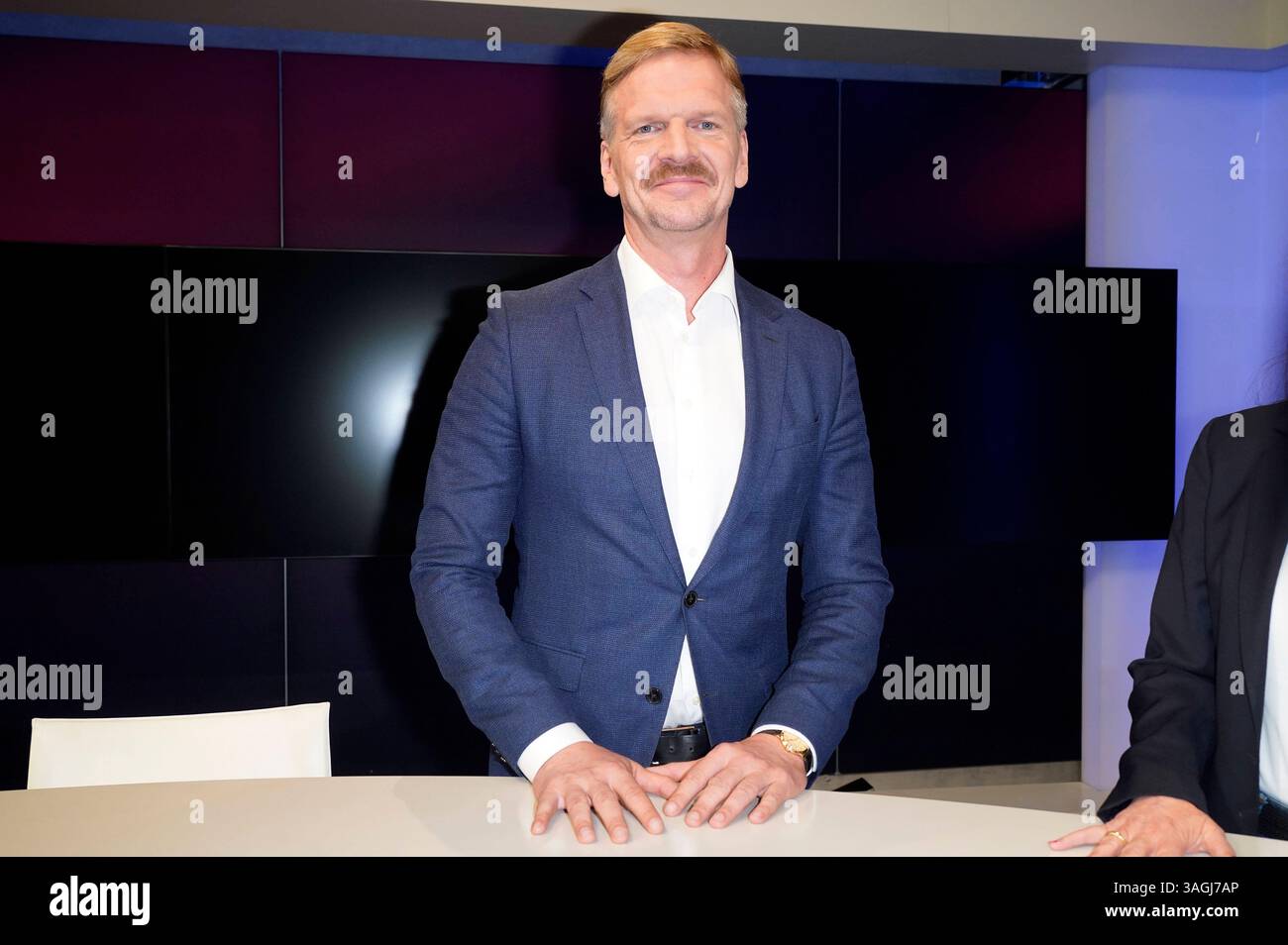 Gordon Repinski in der ARD-Talkshow maischberger im Studio Berlin ...