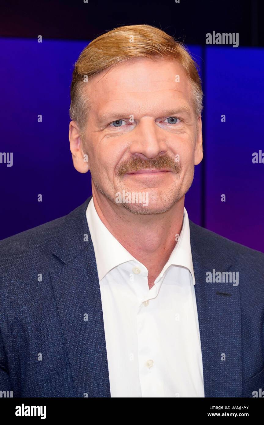 Gordon Repinski in der ARD-Talkshow maischberger im Studio Berlin ...