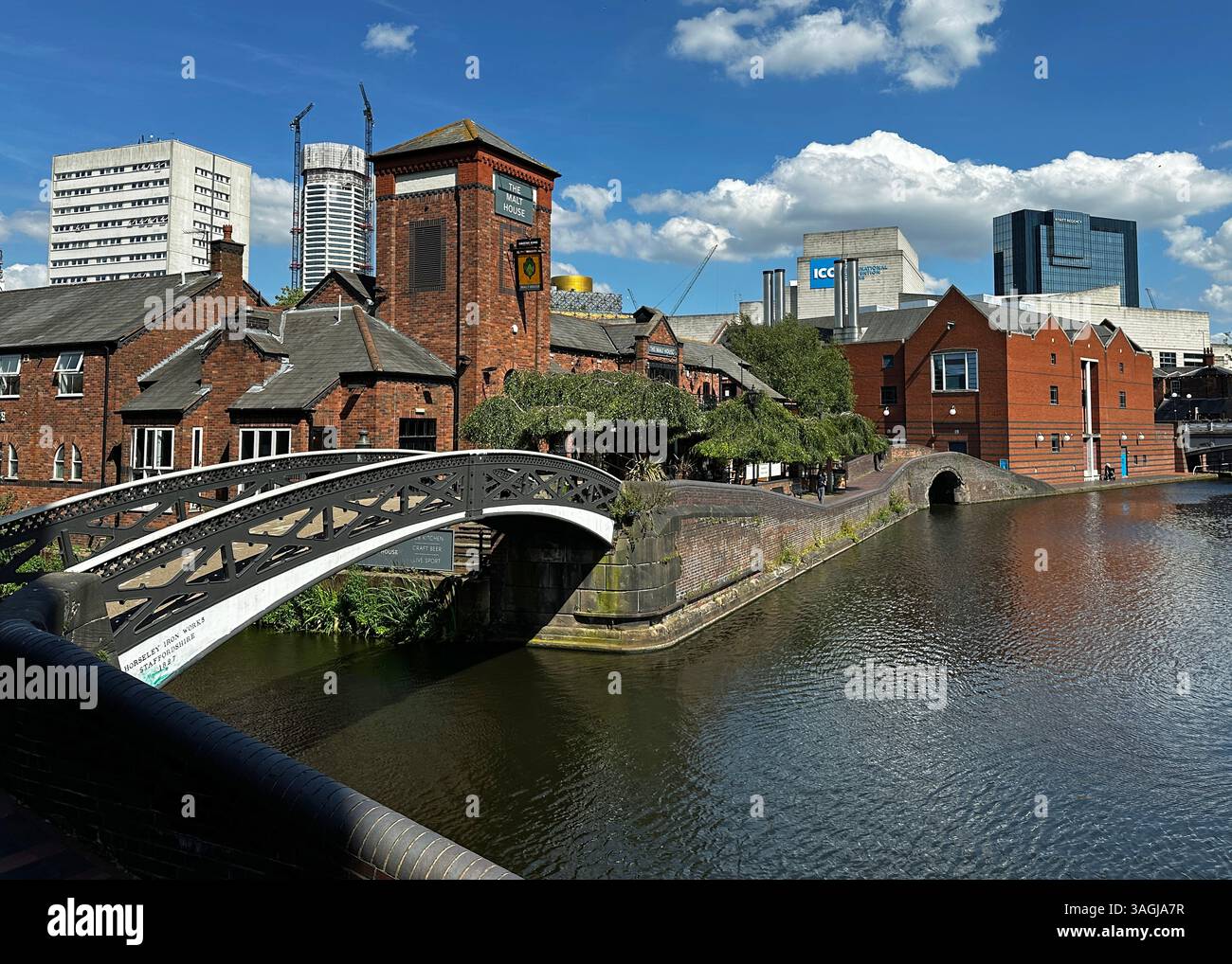 A bridge on the canal system in Birmingham, United Kingdom Stock Photo ...